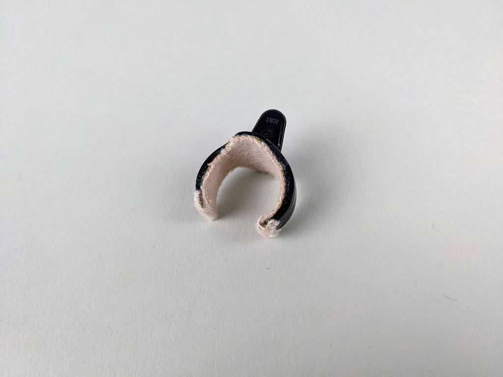 Snap-On Thumb Rest for Recorder | Lazar's Early Music